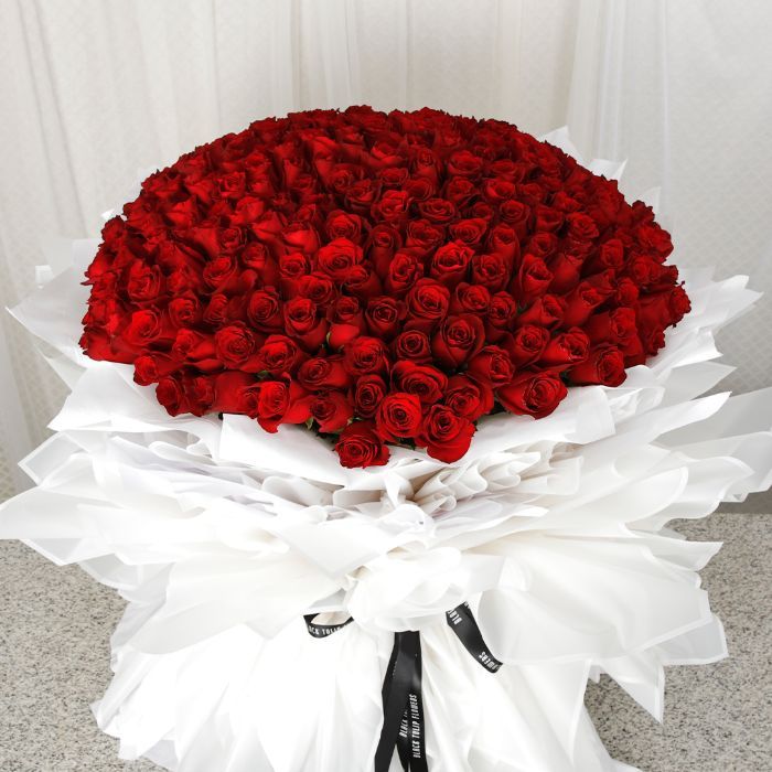 Red Roses 200 stems | Luxury Flower Gifts KL | Wenghoa