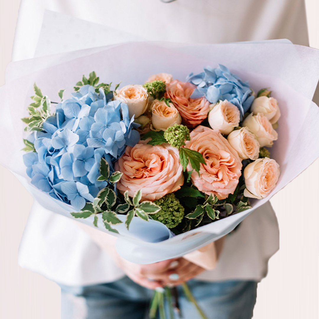 A Complete Bouquet | Hand Bouquets Online Delivery | Wenghoa