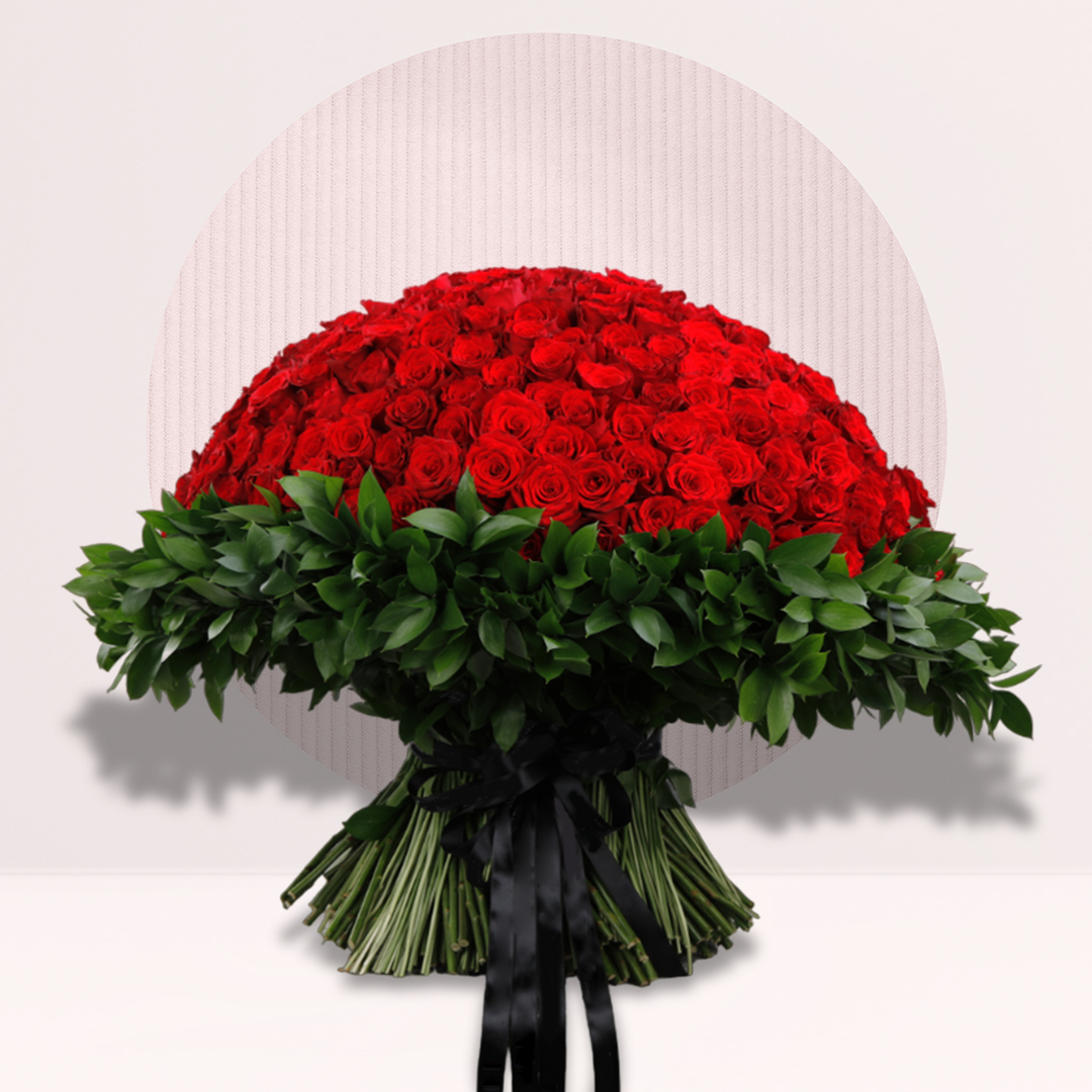 Buy 500 Red Roses for Valentine's Hand Ties Bouquet Online