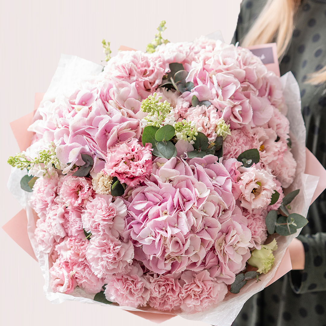 Buy Astonishing Pink Bouquet Online at Best Prices - Wenghoa
