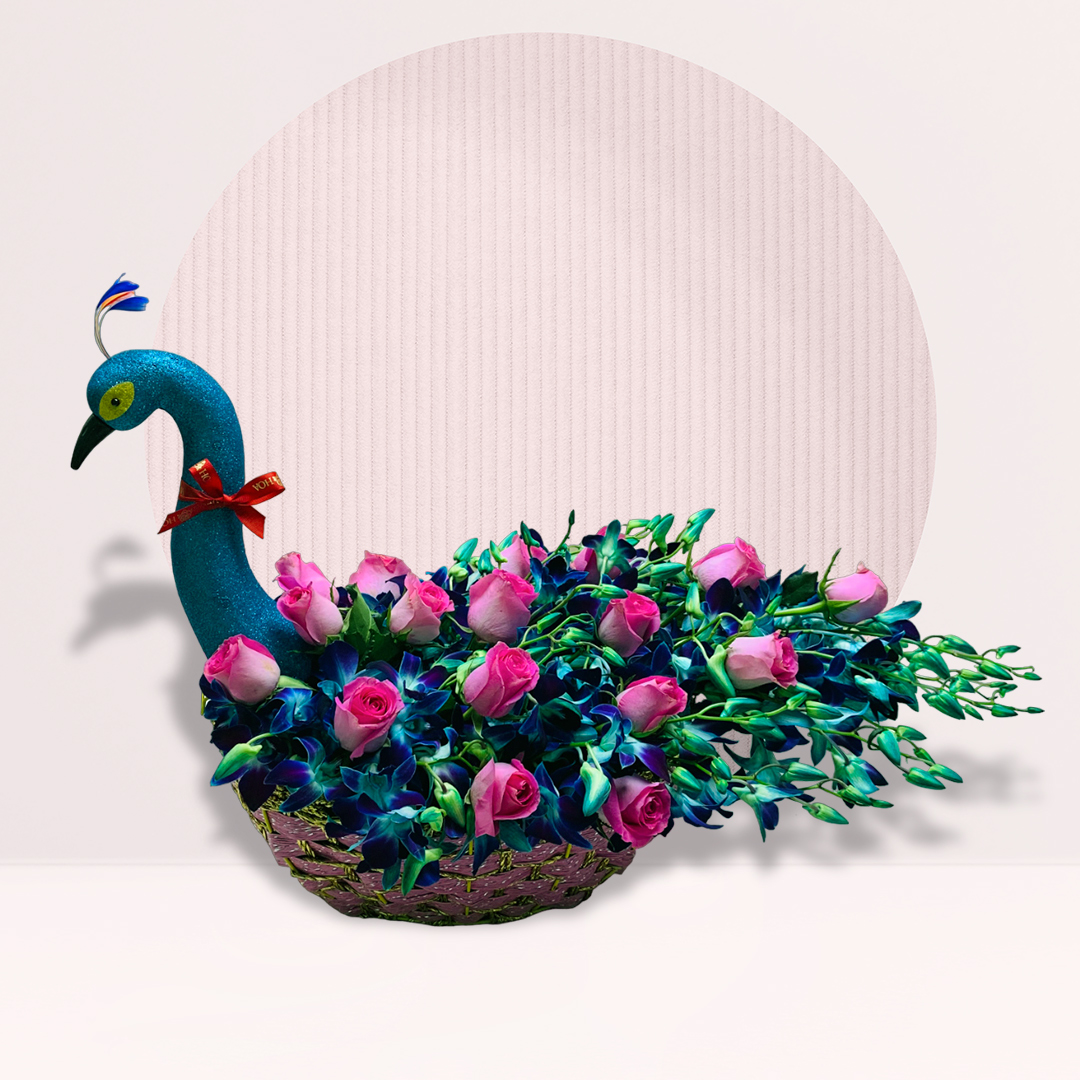 Peacock Floral Centerpieces The Centerpieces Peacock Themed Wedding